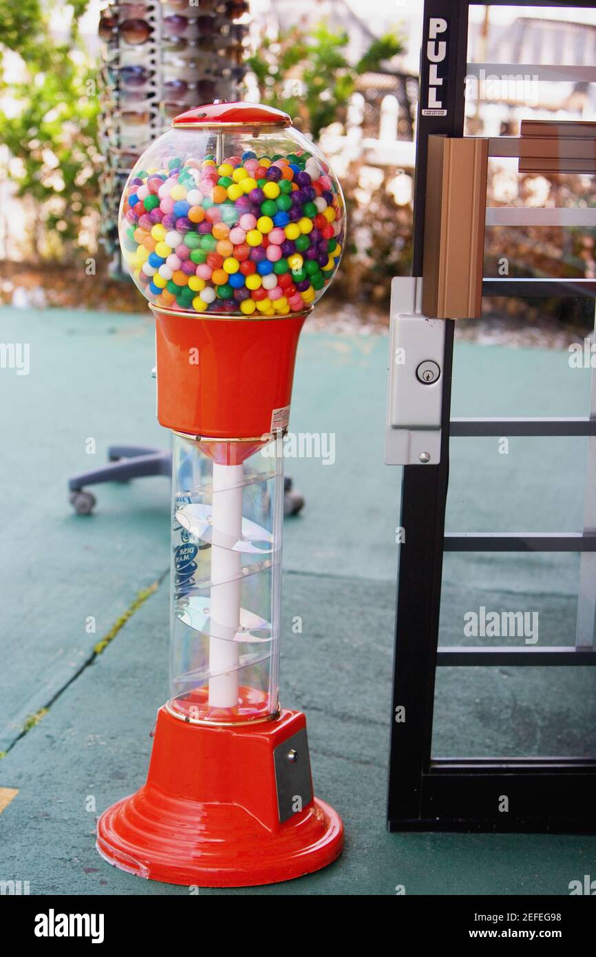 Gumball machine hi-res stock photography and images - Alamy