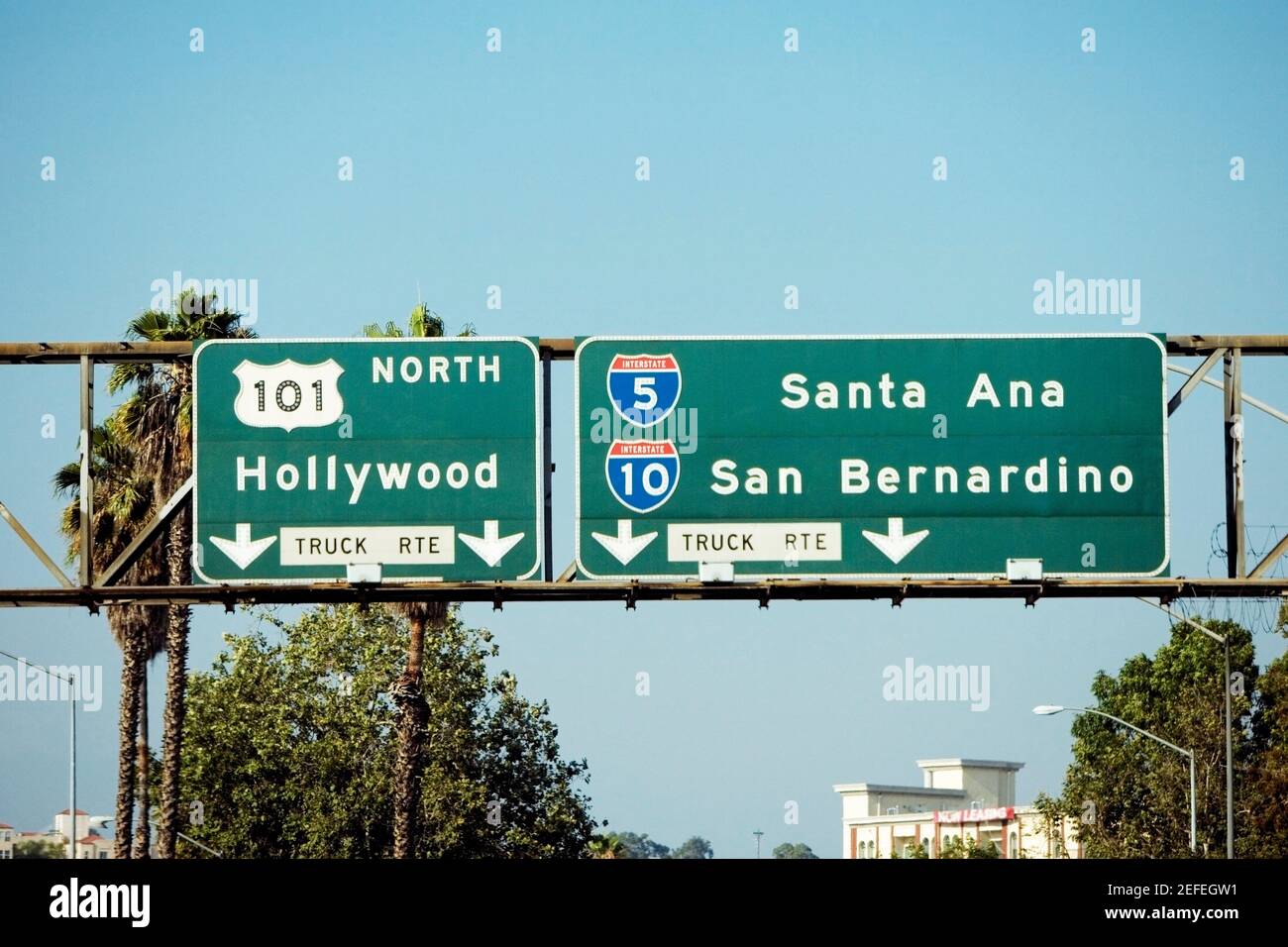 Hollywood sign palm tree street hi-res stock photography and images - Alamy