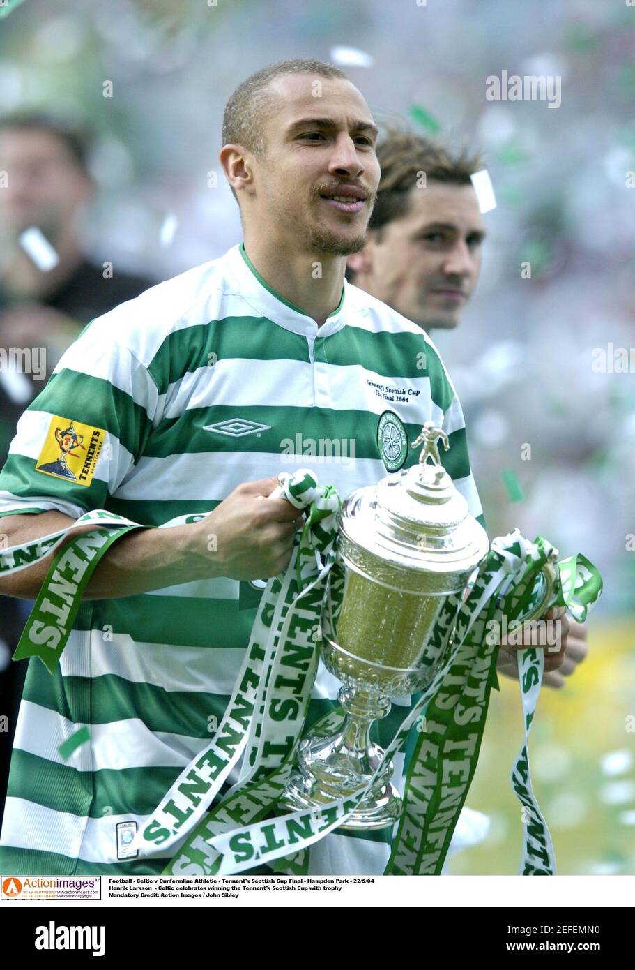 Henrik larsson celtic trophy hi-res stock photography and images - Alamy
