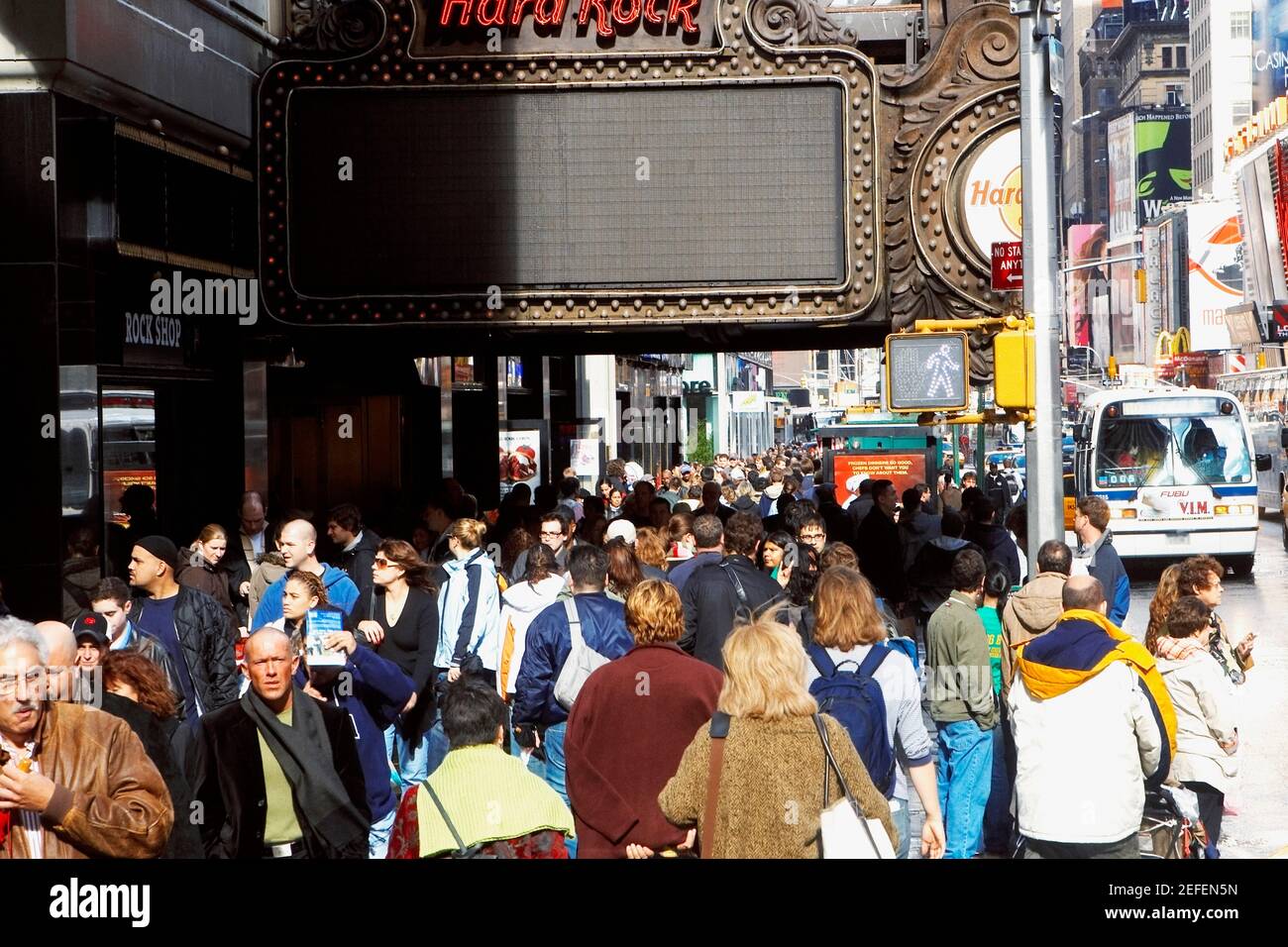 Mode crowd hi-res stock photography and images - Alamy