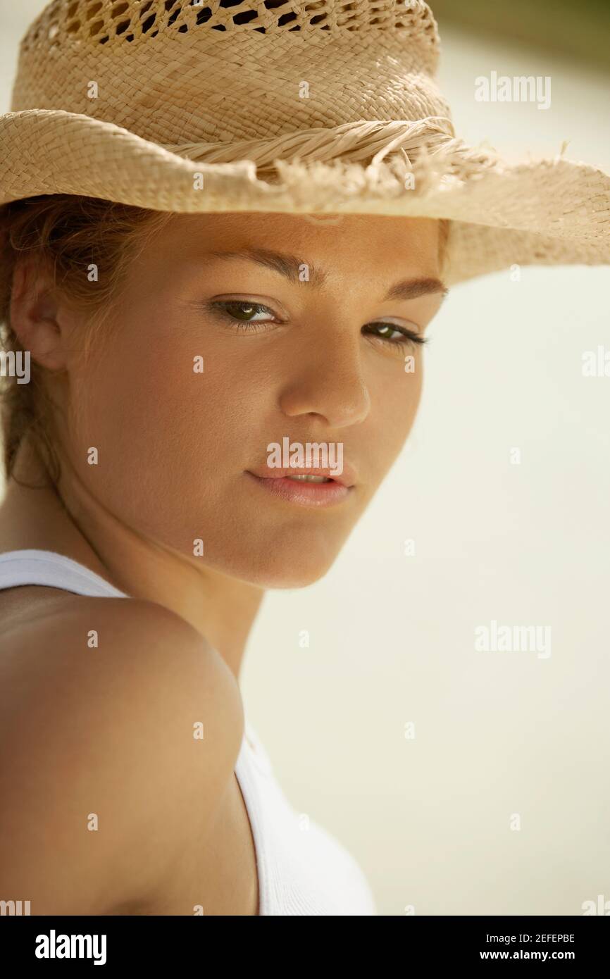 Side profile of a teenage girl looking down Stock Photo - Alamy
