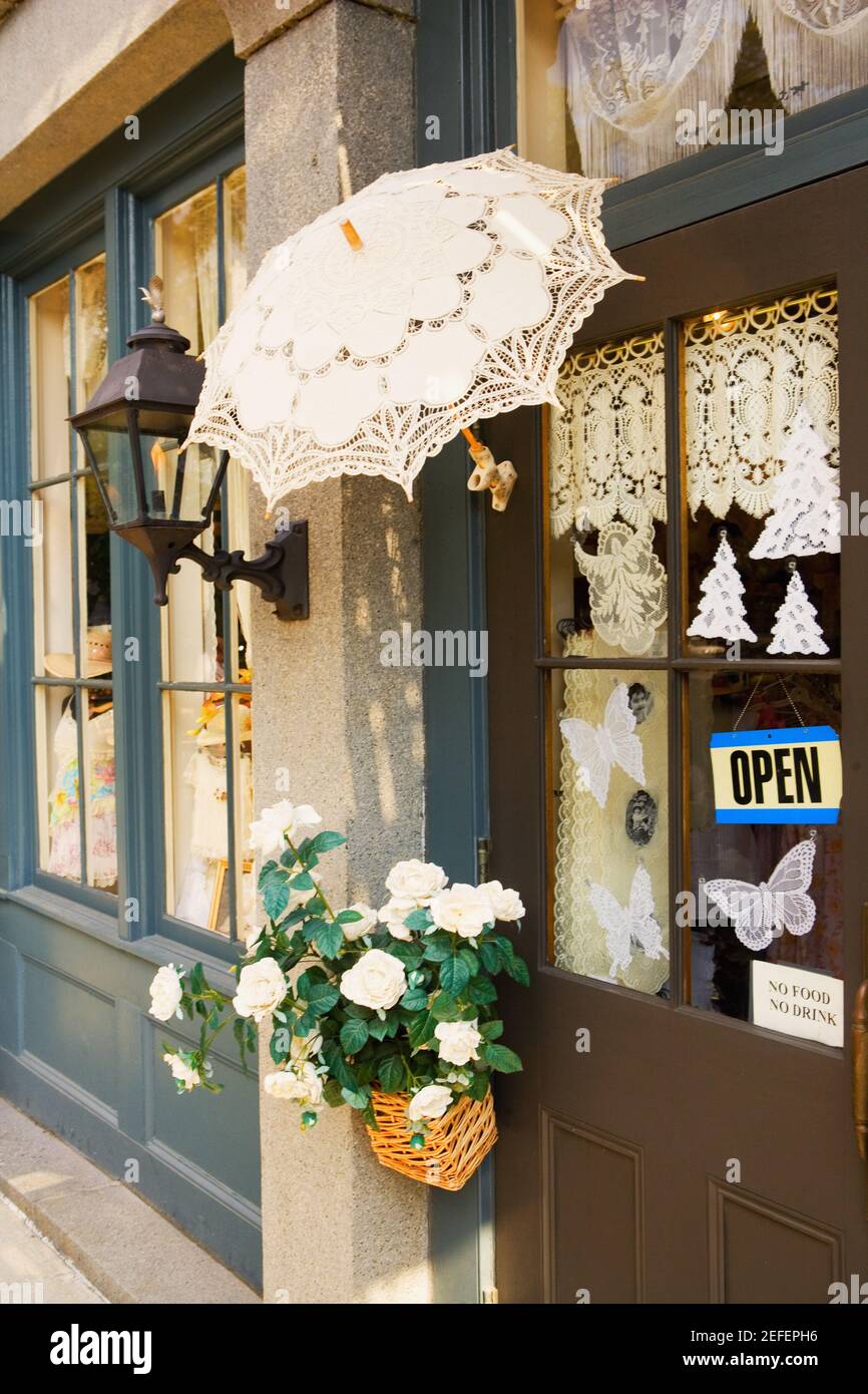Open sign hanging on a door Stock Photo - Alamy