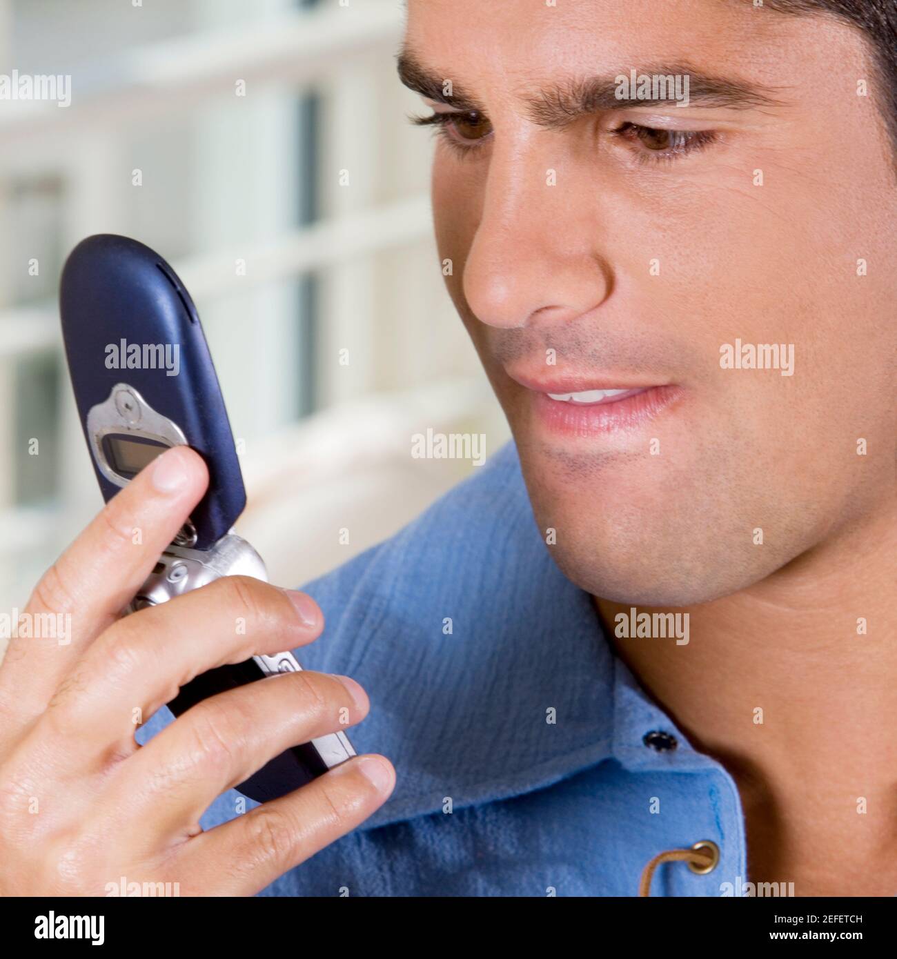 Hand holding flip cell phone hi-res stock photography and images - Alamy
