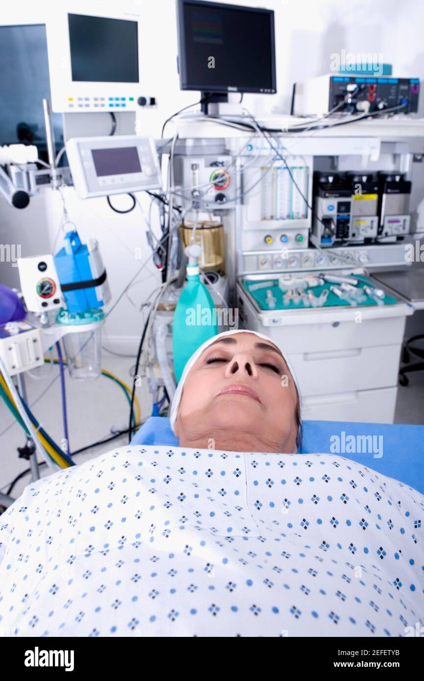 Female patient in the ICU Stock Photo - Alamy