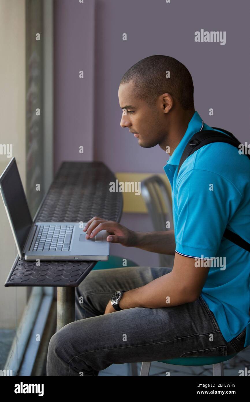 Side profile asian man hi-res stock photography and images - Alamy