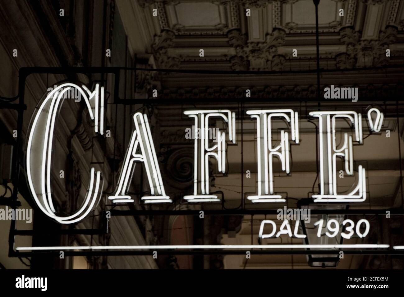 Cafe sign door hi-res stock photography and images - Alamy
