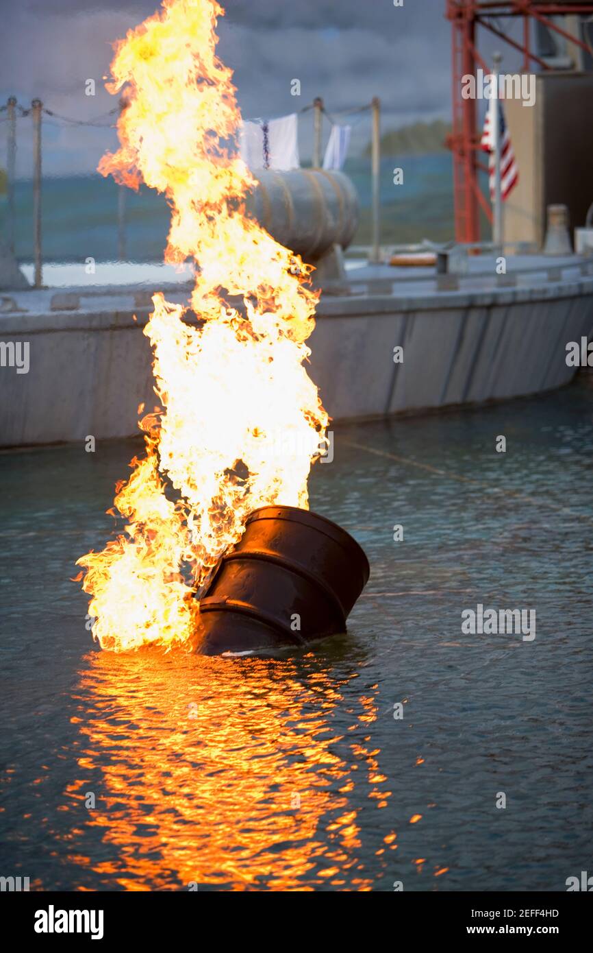 Oil drum fire hi-res stock photography and images - Alamy