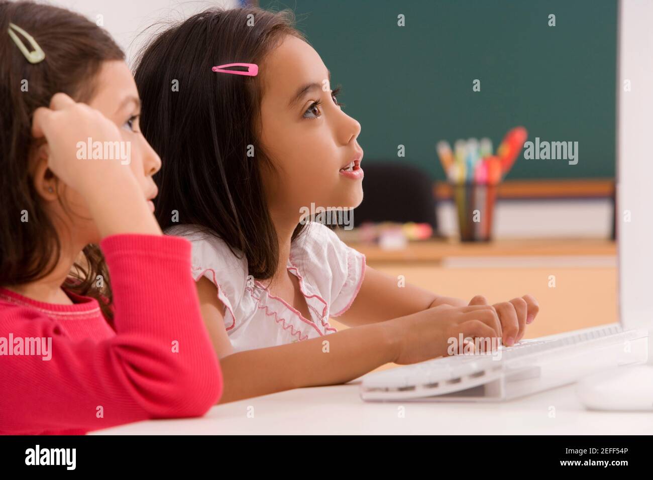 Pair work classroom hi-res stock photography and images - Alamy