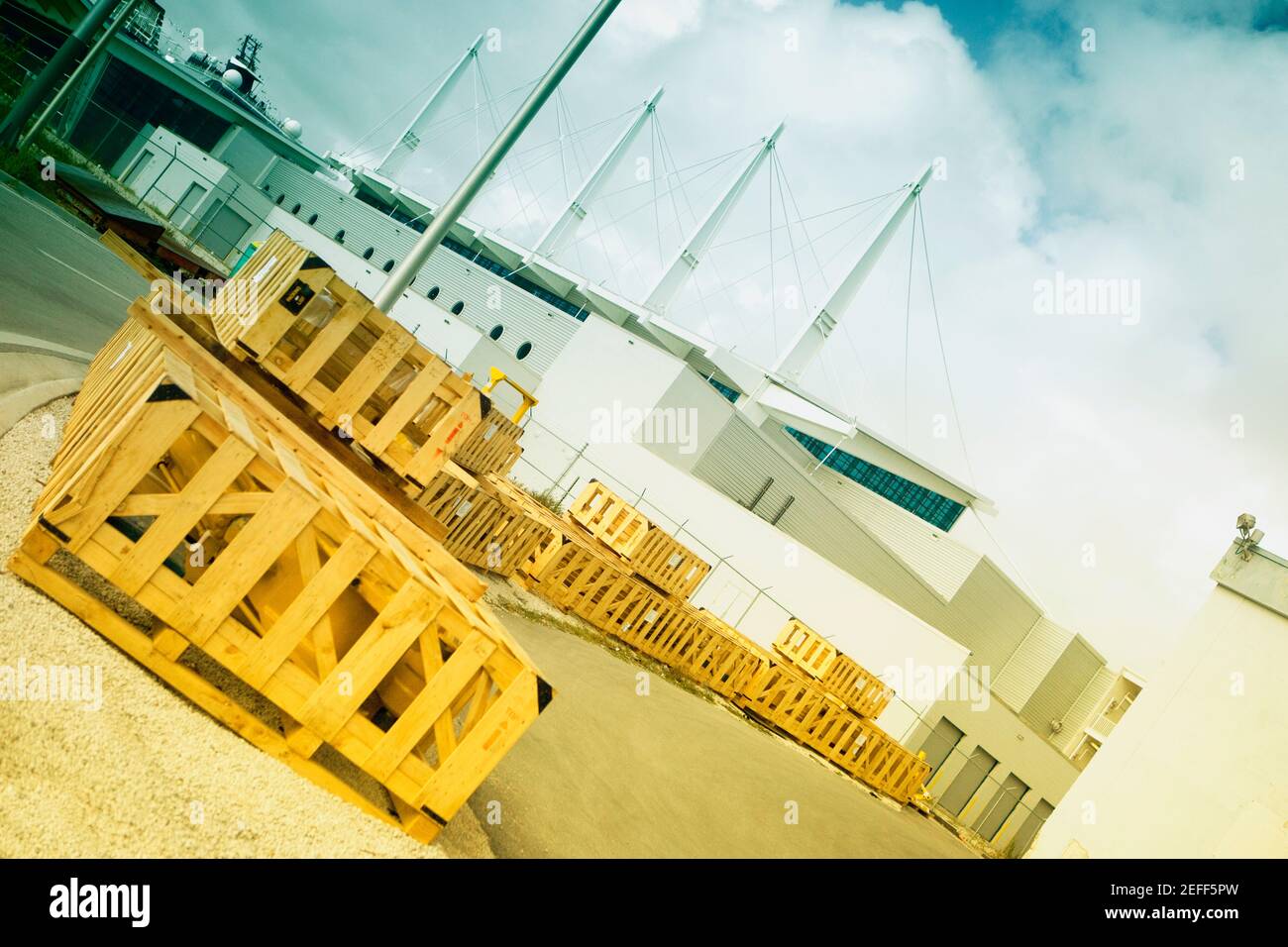 Wooden shipping containers hi-res stock photography and images - Alamy