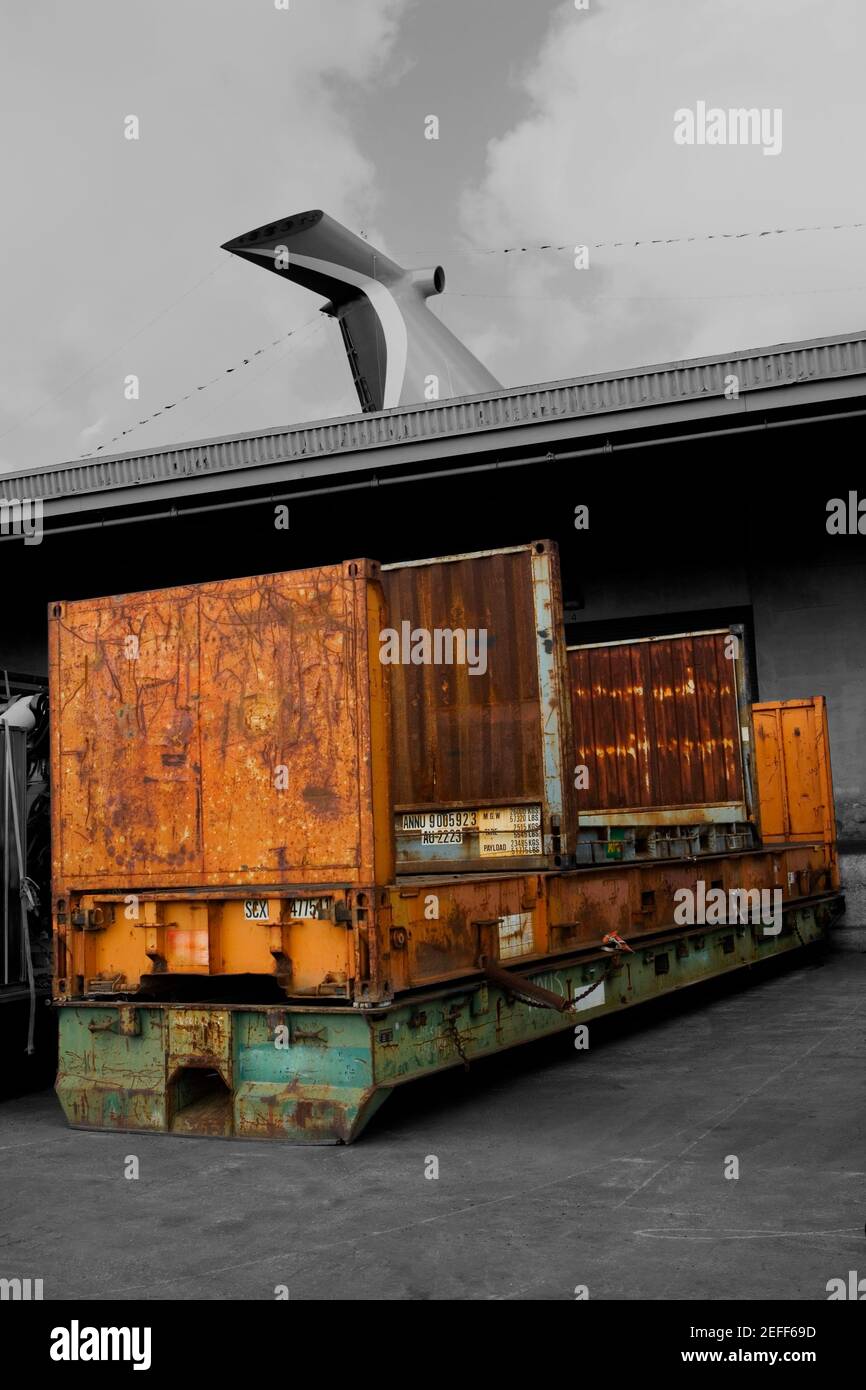 Industrial equipments at the shipping port Stock Photo - Alamy