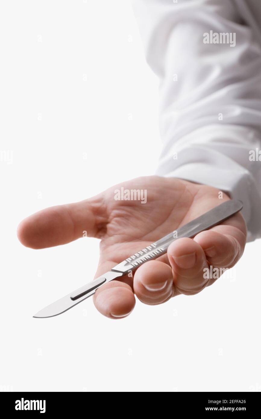 Hand holding scalpel hi-res stock photography and images - Alamy