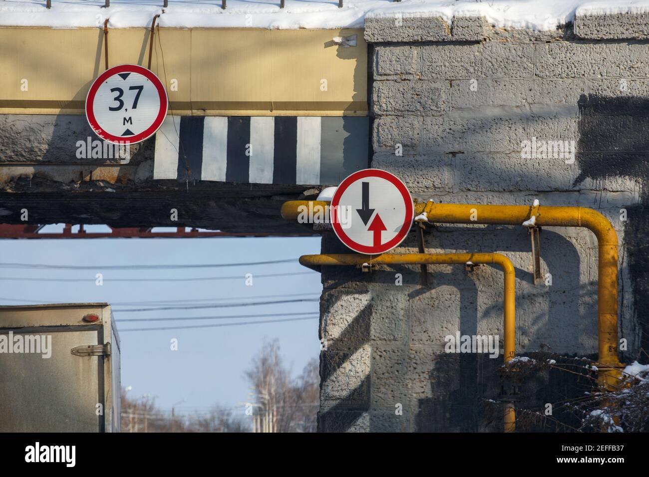 road signs under railroad bridge over road - yield and 3 meter maximum ...