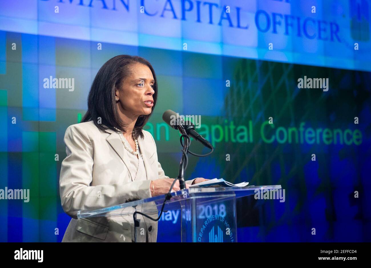 Reportage human hi-res stock photography and images - Alamy