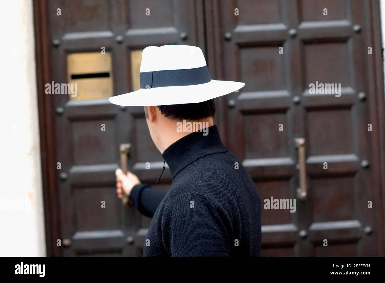 Side profile of a man opening the door Stock Photo - Alamy