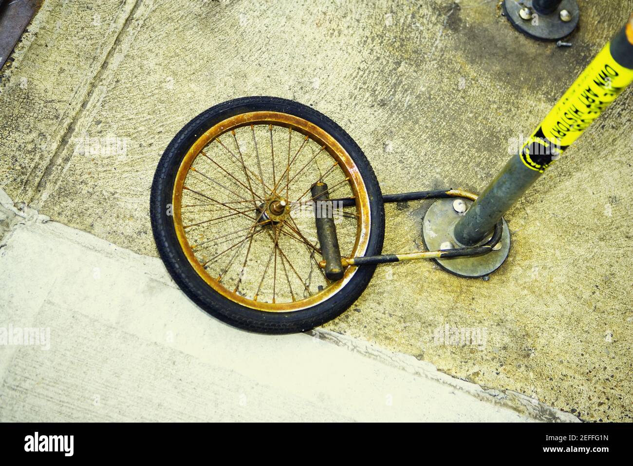 Locked to a pole hi-res stock photography and images - Alamy