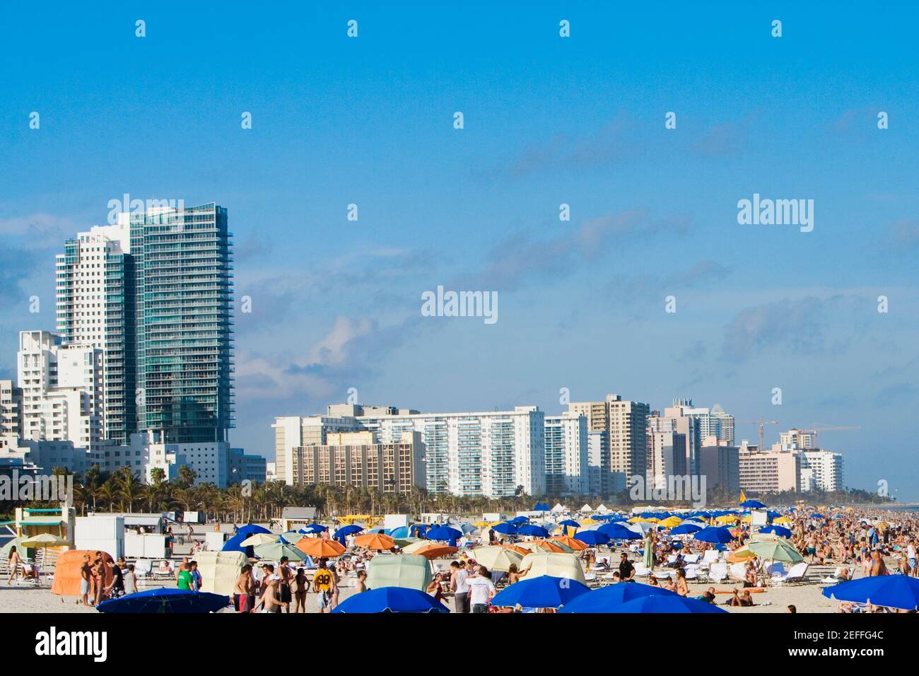 Florida beach crowd hi-res stock photography and images - Alamy