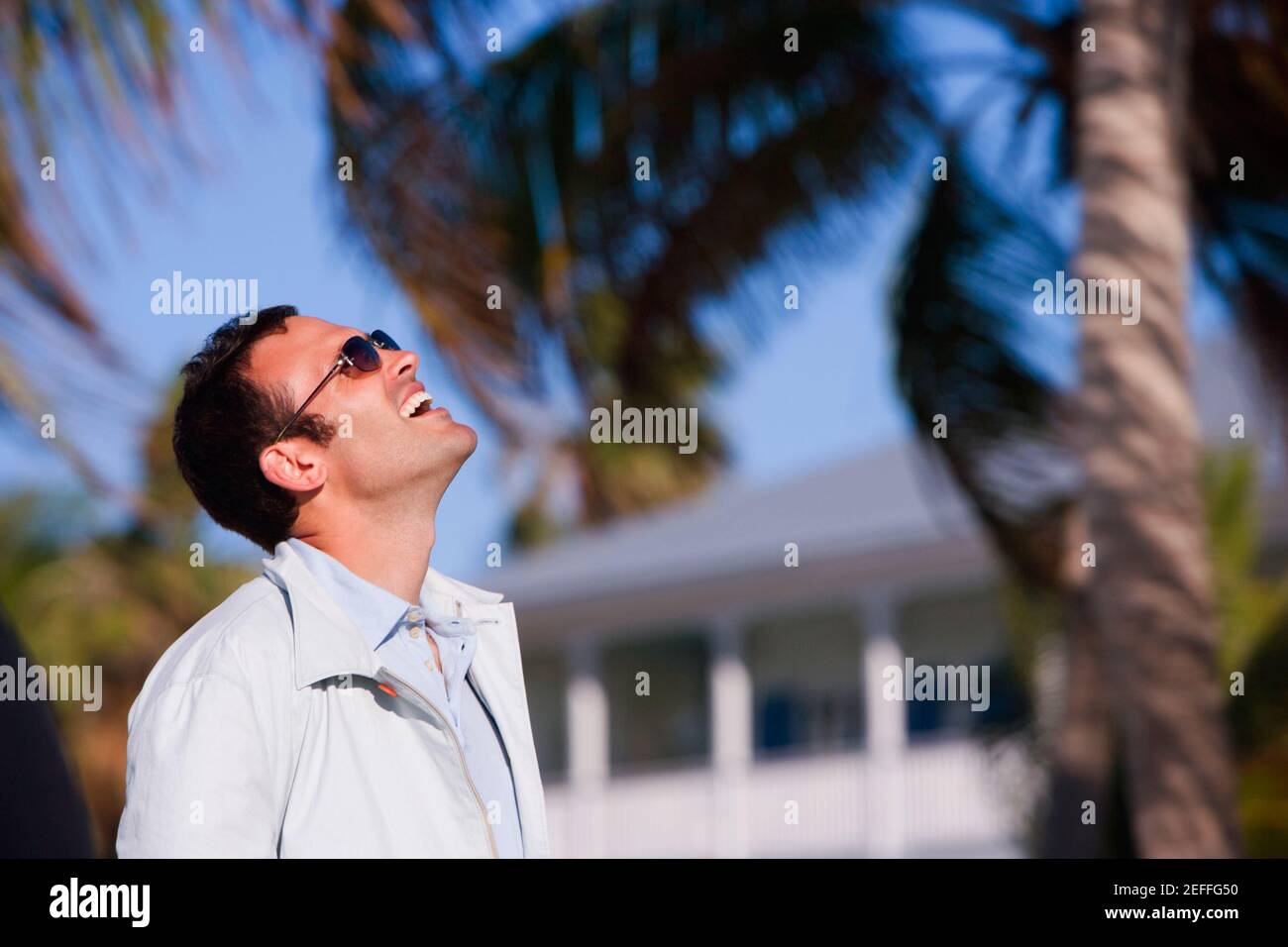 Side profile of a mid adult man looking up Stock Photo - Alamy