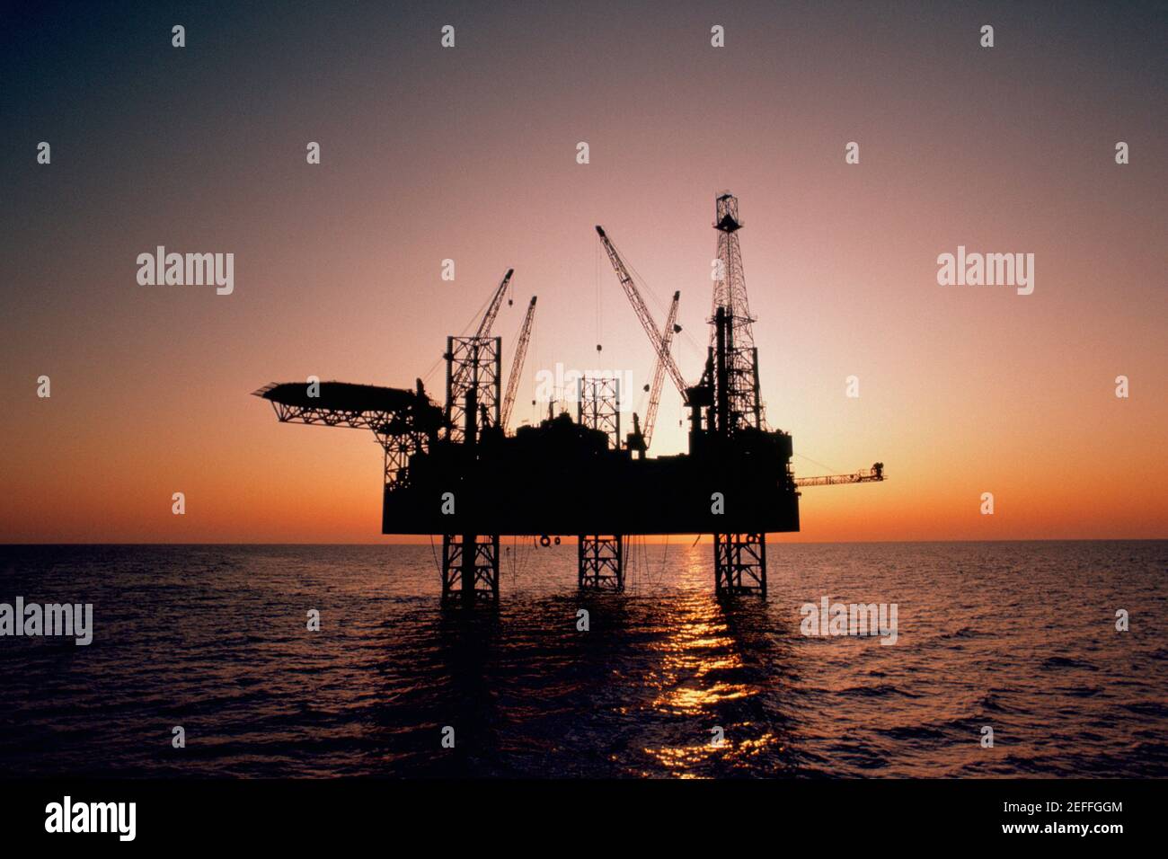 Oil drilling platform in the Mediterranean Stock Photo - Alamy
