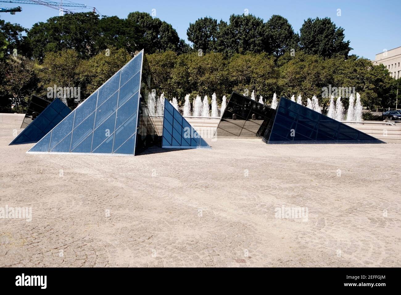 Glass pyramids hi-res stock photography and images - Alamy