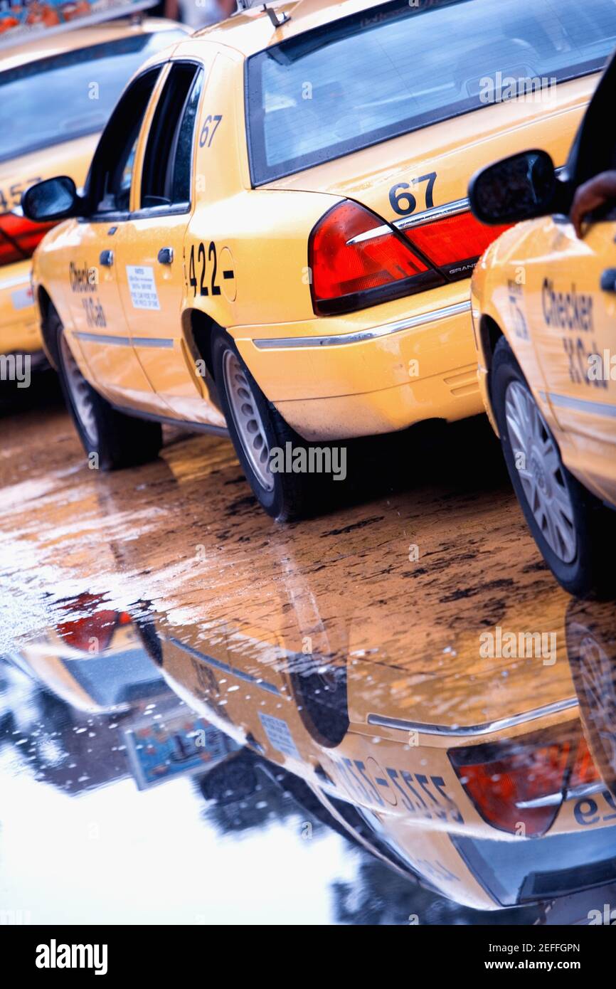 Taxi cabs waiting in a row, Savannah, Georgia, USA Stock Photo - Alamy