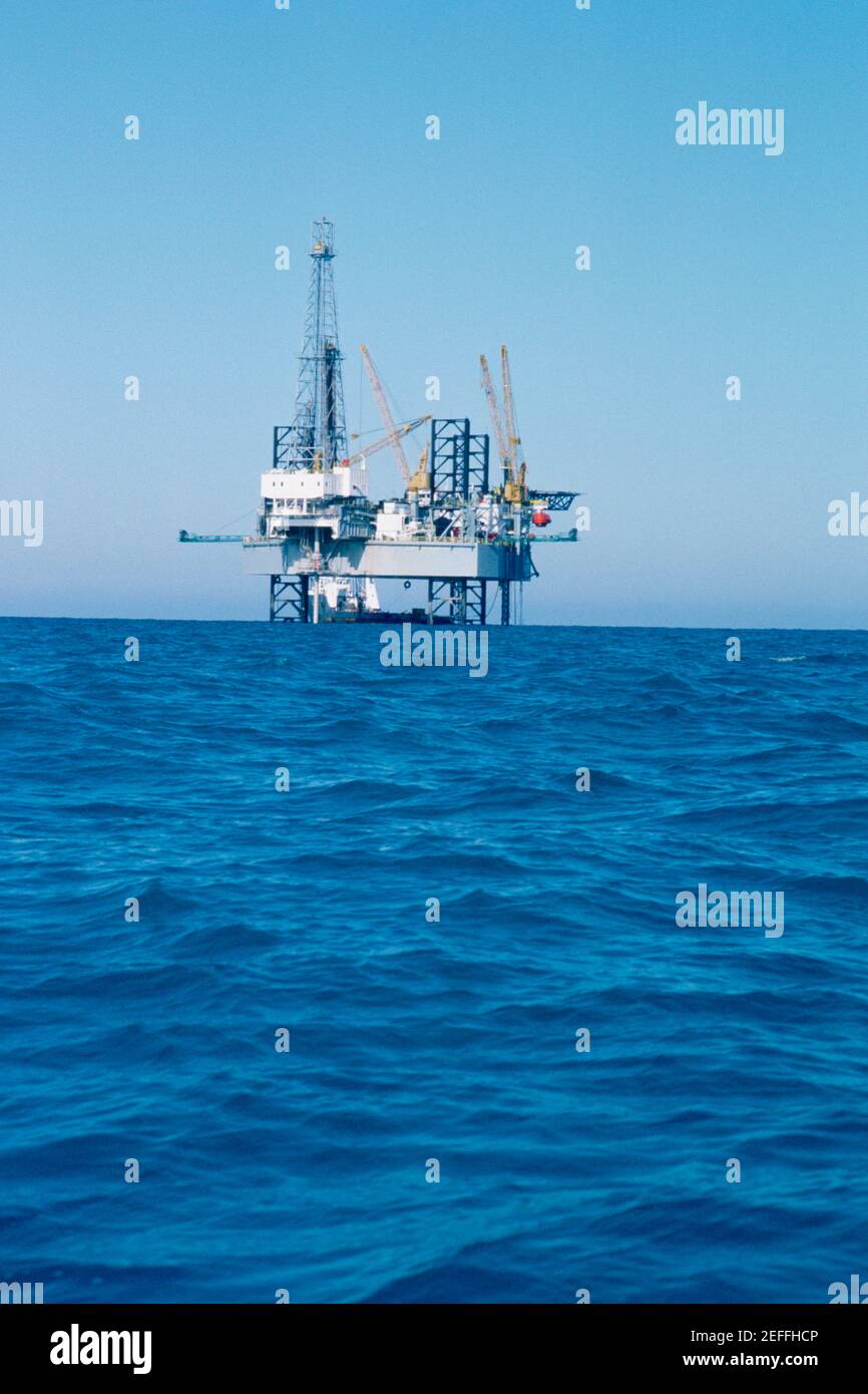 Oil drilling platform in the Mediterranean Stock Photo - Alamy