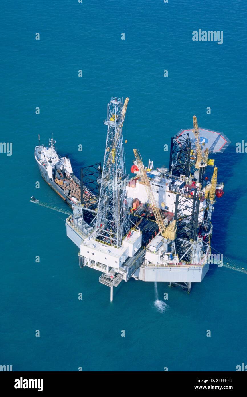 Oil drilling platform in the Mediterranean Stock Photo - Alamy