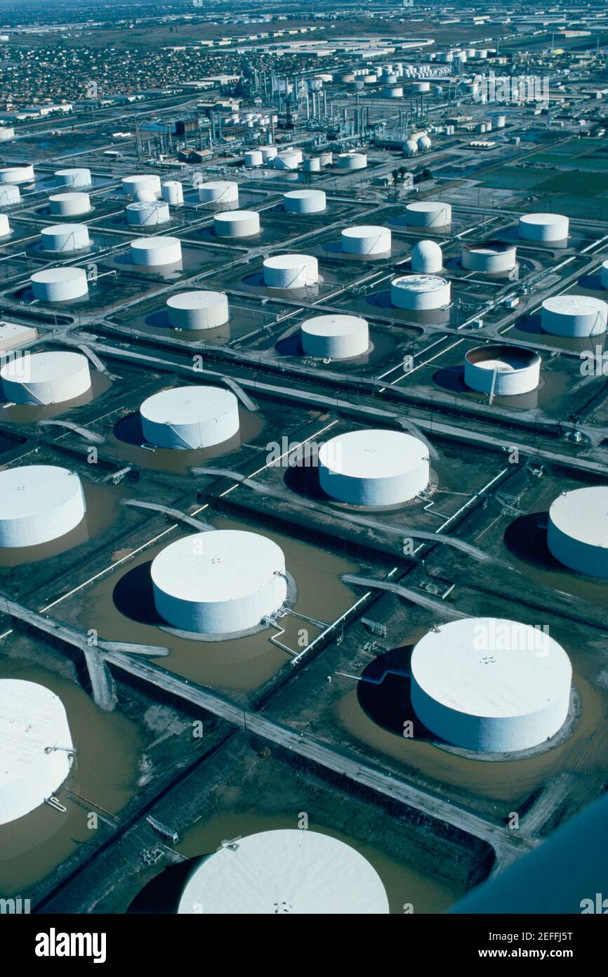 Oil refinery in Los Angeles, California Stock Photo - Alamy