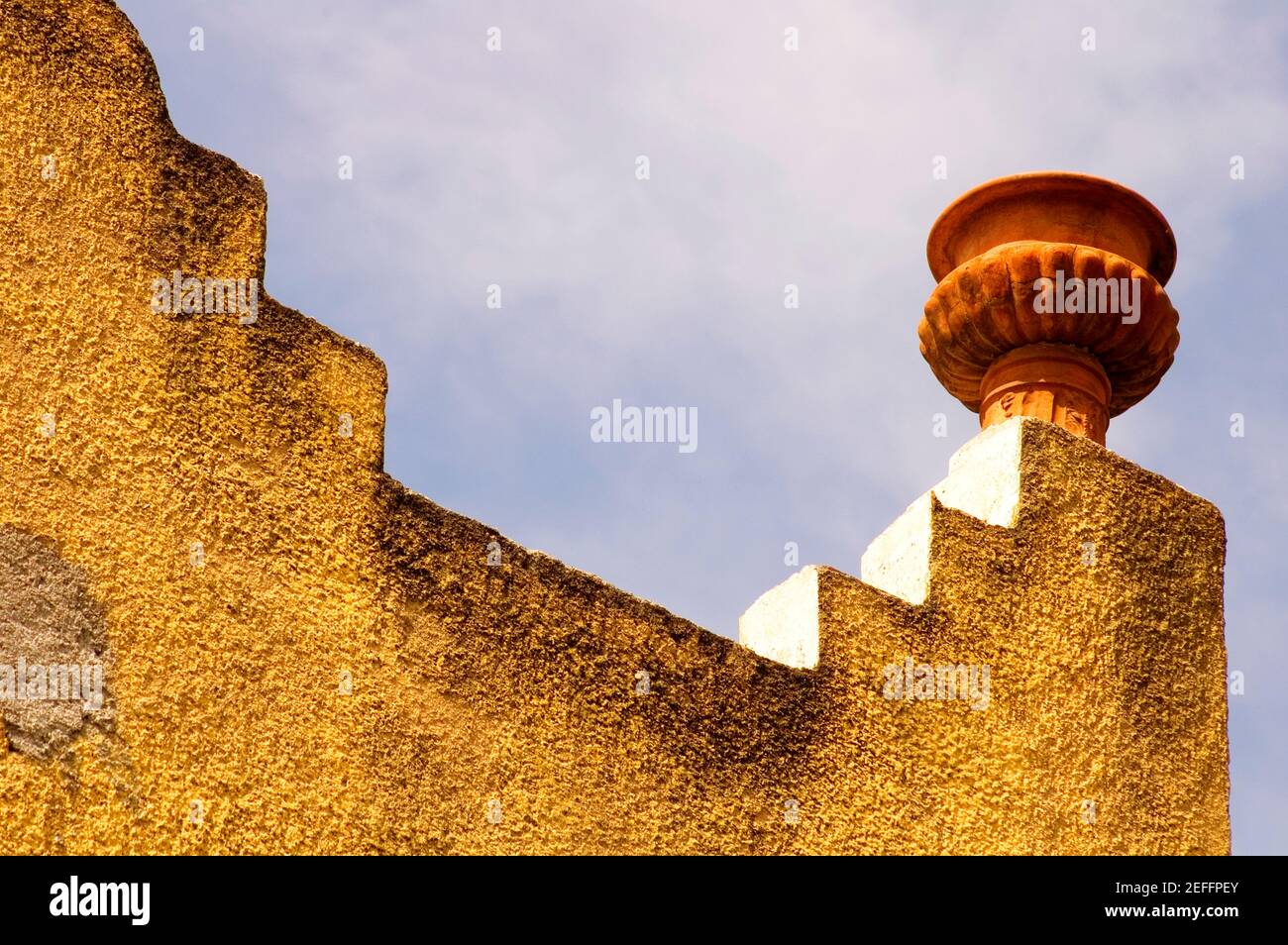 Decorative urn wall hi-res stock photography and images - Alamy