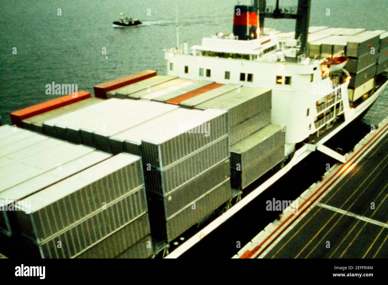 China containers ship hi-res stock photography and images - Alamy