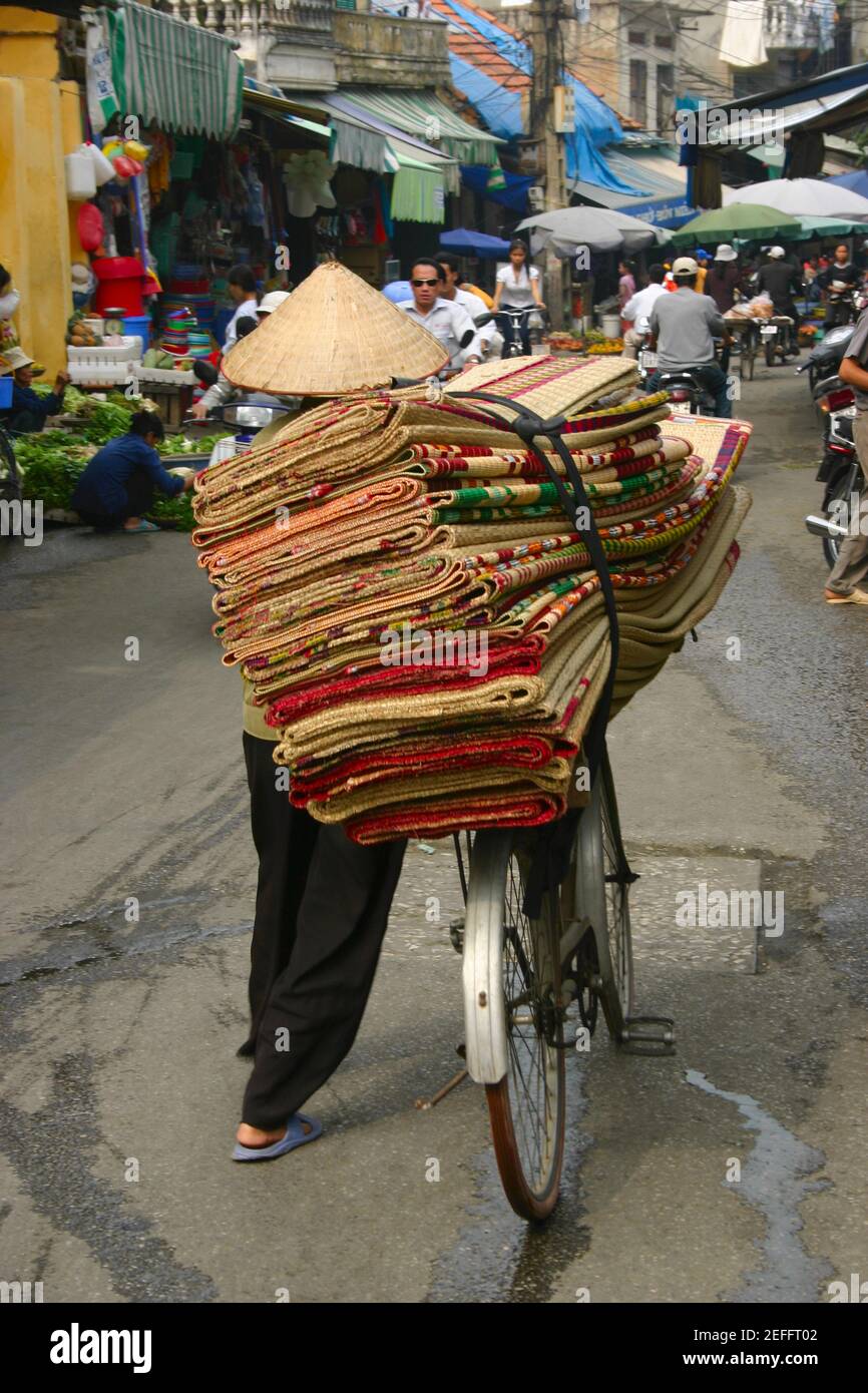 Selling rugs hi-res stock photography and images - Alamy