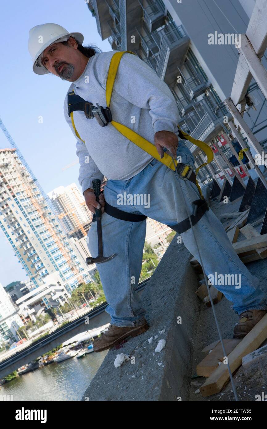 Man standing on edge of building hi-res stock photography and images ...