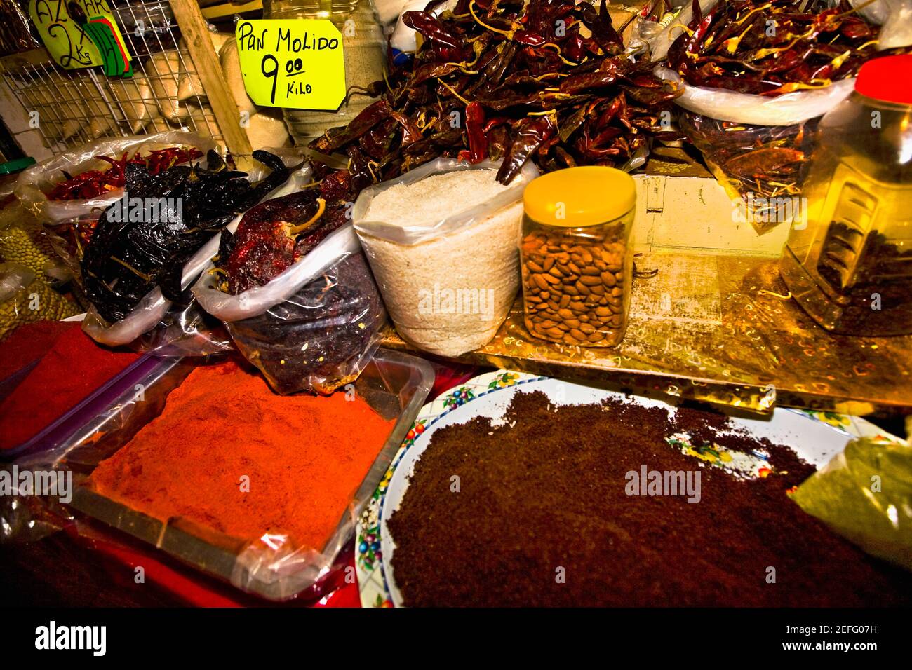 Choosing food market mexico hi-res stock photography and images - Alamy