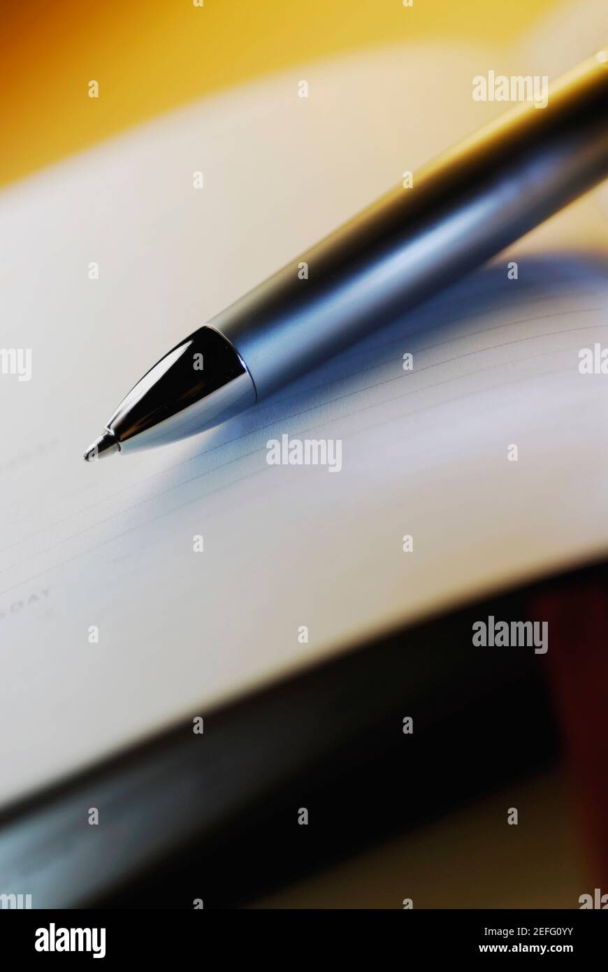 Fountain pen two people hi-res stock photography and images - Alamy