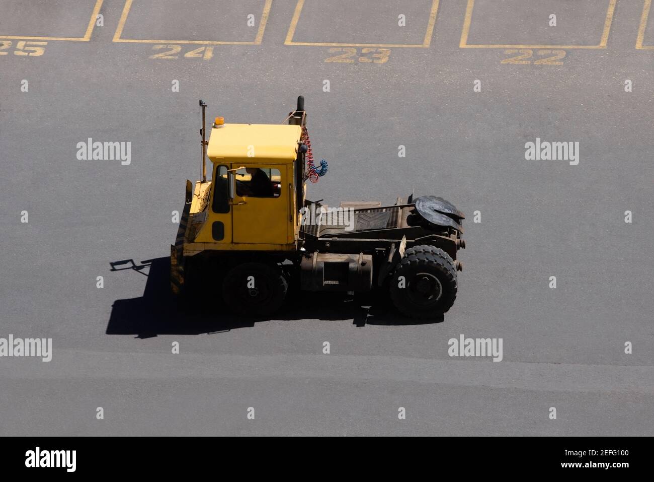 High lift forklift hi-res stock photography and images - Alamy