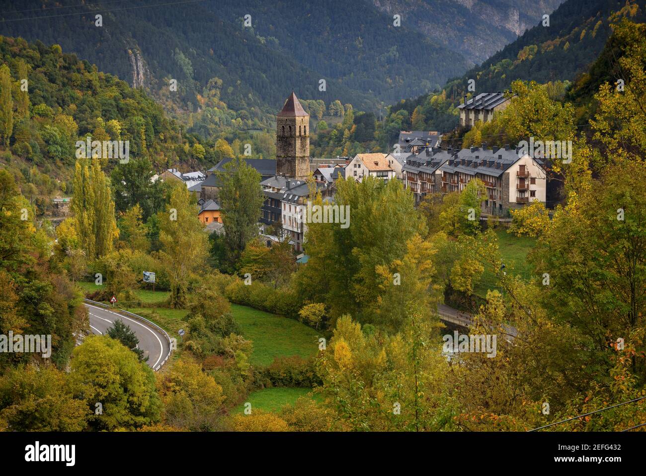 Paisaje y pueblo hi-res stock photography and images - Alamy