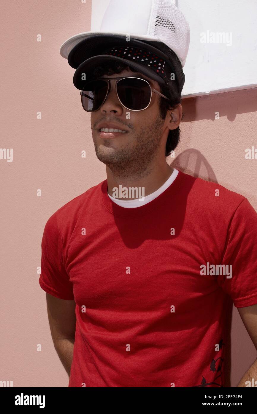 People wearing baseball caps hi-res stock photography and images - Alamy