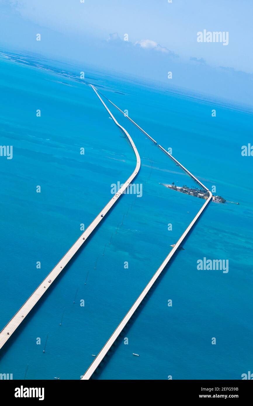 Birds eye view of bridge hi-res stock photography and images - Alamy