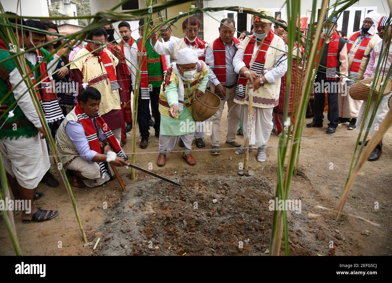 Mishing people hi-res stock photography and images - Alamy