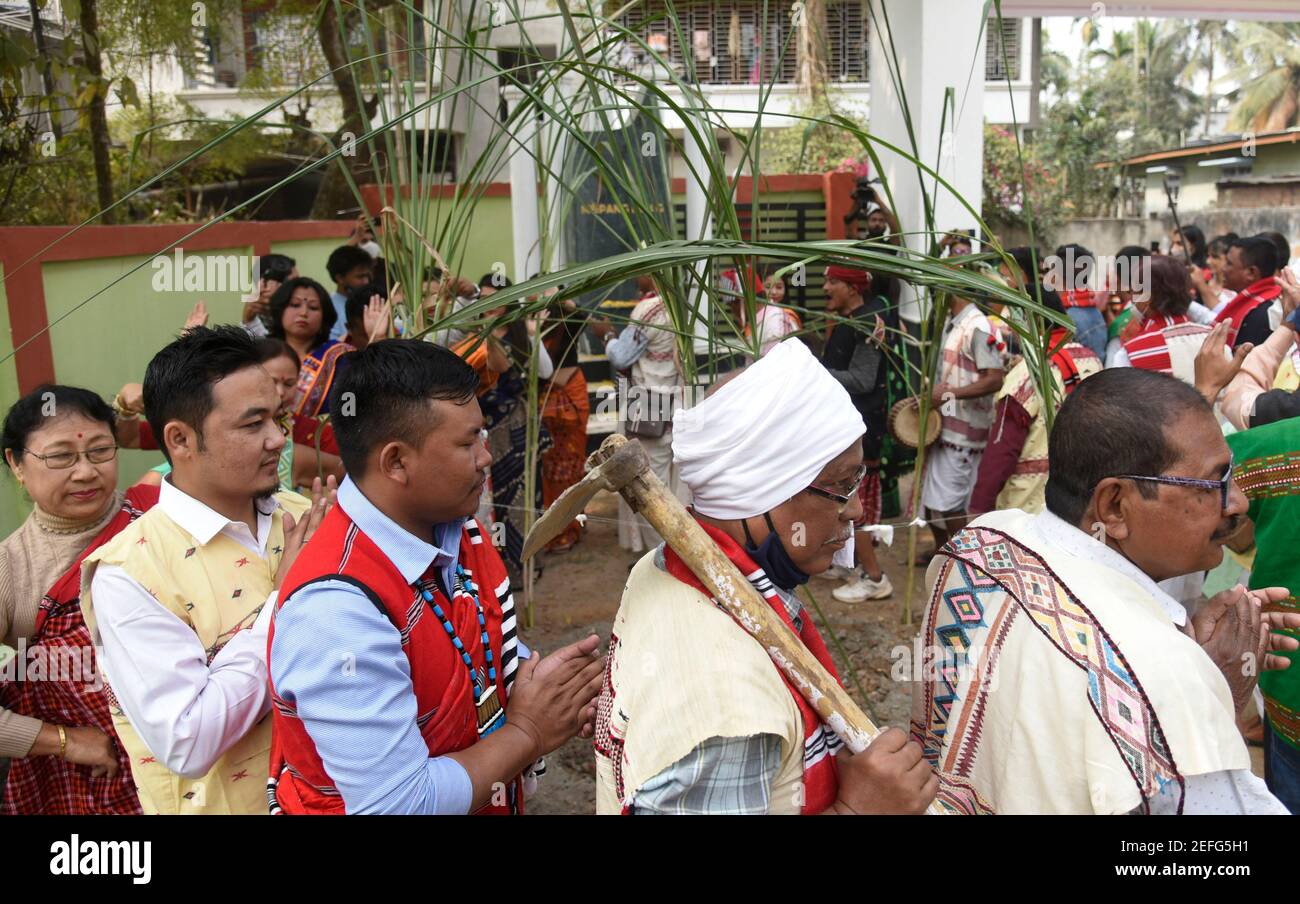 Mishing tribal people hi-res stock photography and images - Alamy