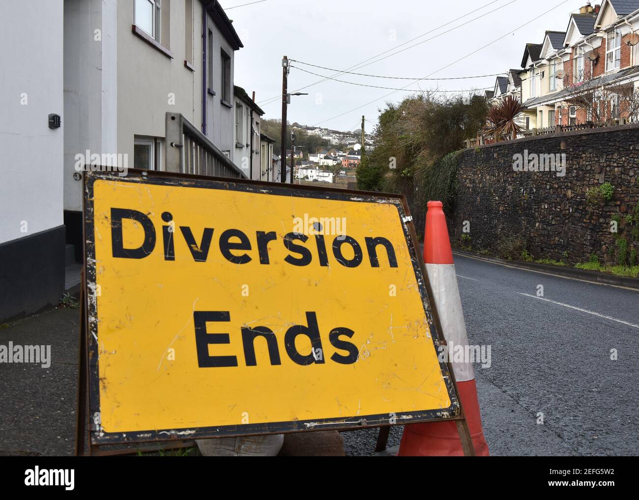 Yellow oblong sign hi-res stock photography and images - Alamy