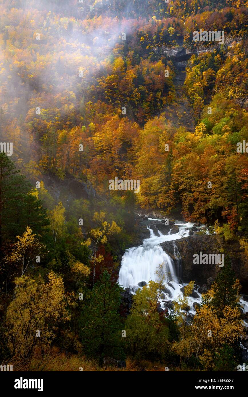 Cascada de arripas pyrenees hi-res stock photography and images - Alamy