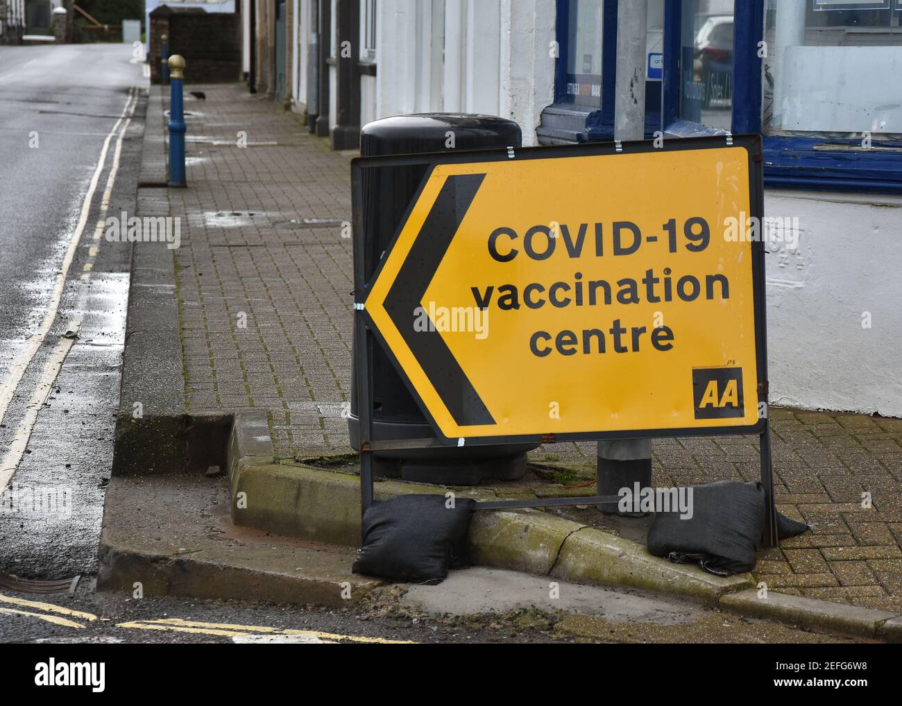 Covid vaccination signs hi-res stock photography and images - Alamy