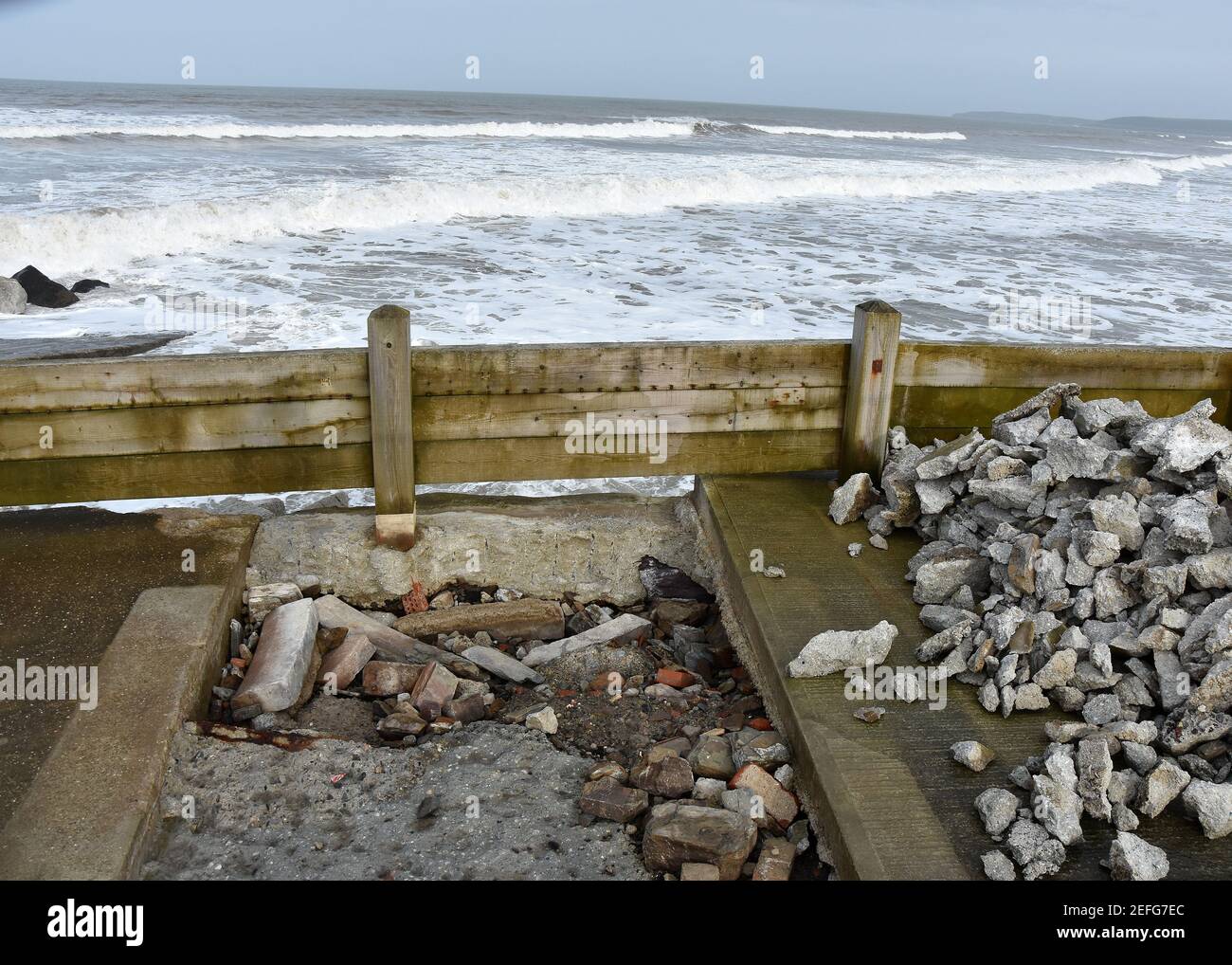 Concrete seawall damaged hi-res stock photography and images - Alamy