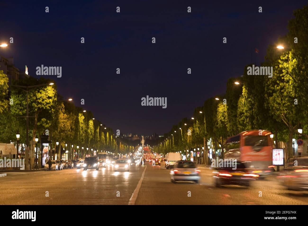 Night bus paris hi-res stock photography and images - Alamy