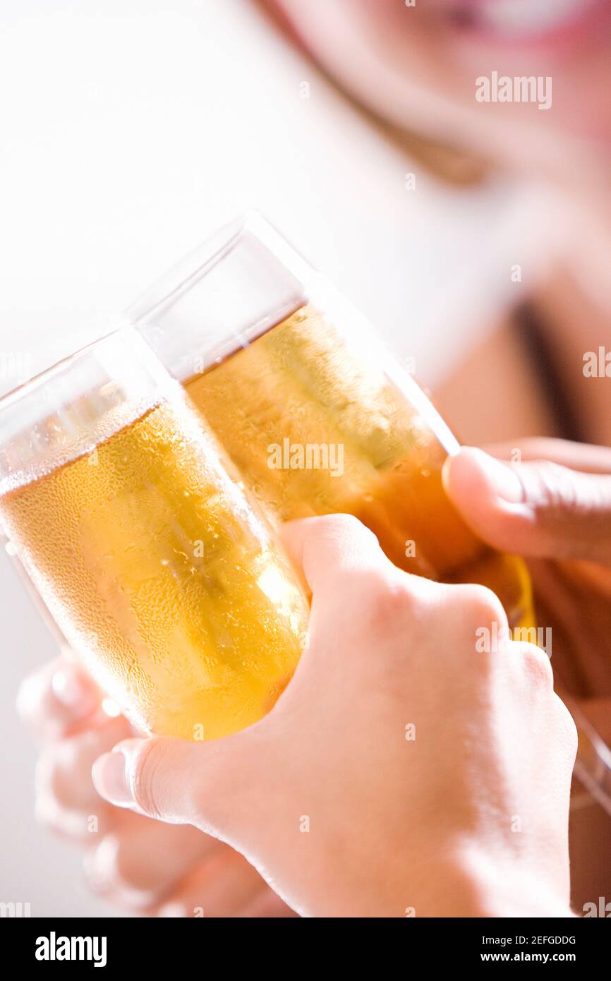 Toasting champagne flutes hi-res stock photography and images - Alamy
