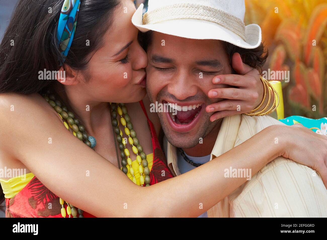 Asian couple love romance kiss affectionate hi-res stock photography and images - Alamy