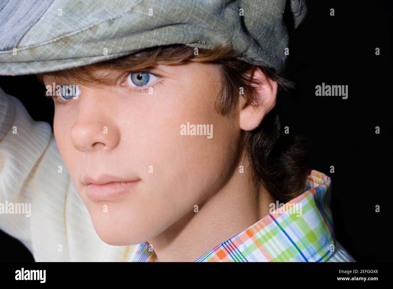 Child with brown hair and blue eyes hi-res stock photography and images ...