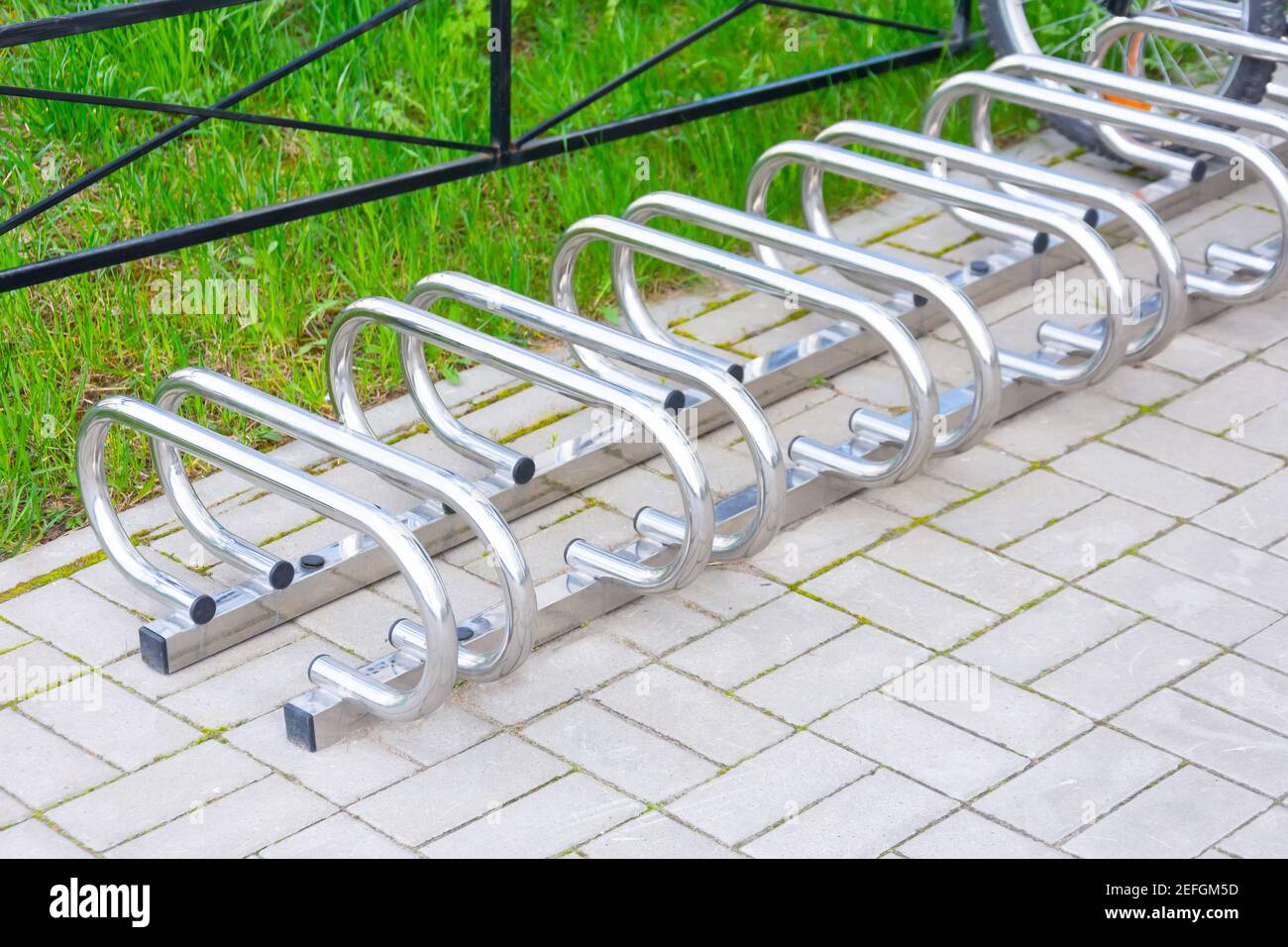 Empty metal bike rack in parking lot of campus Stock Photo - Alamy