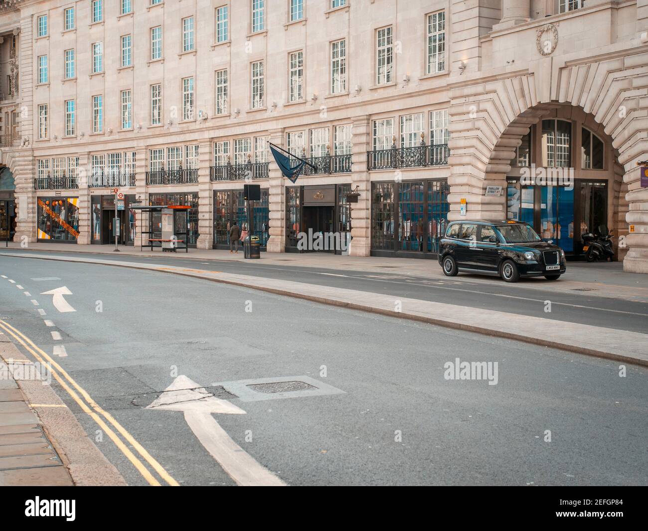 Empty london streets hi-res stock photography and images - Alamy