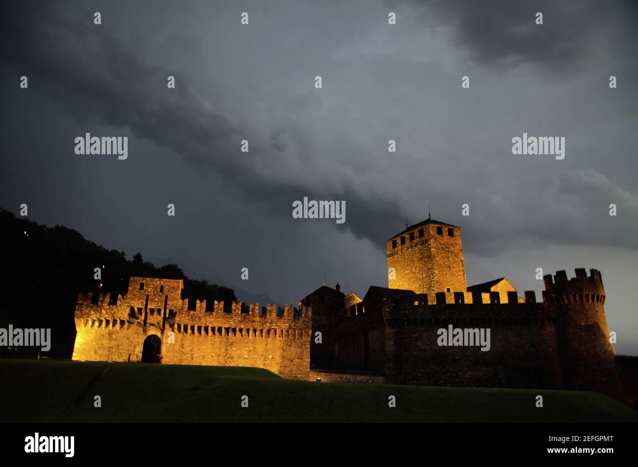 Lightning storm castle hi-res stock photography and images - Alamy